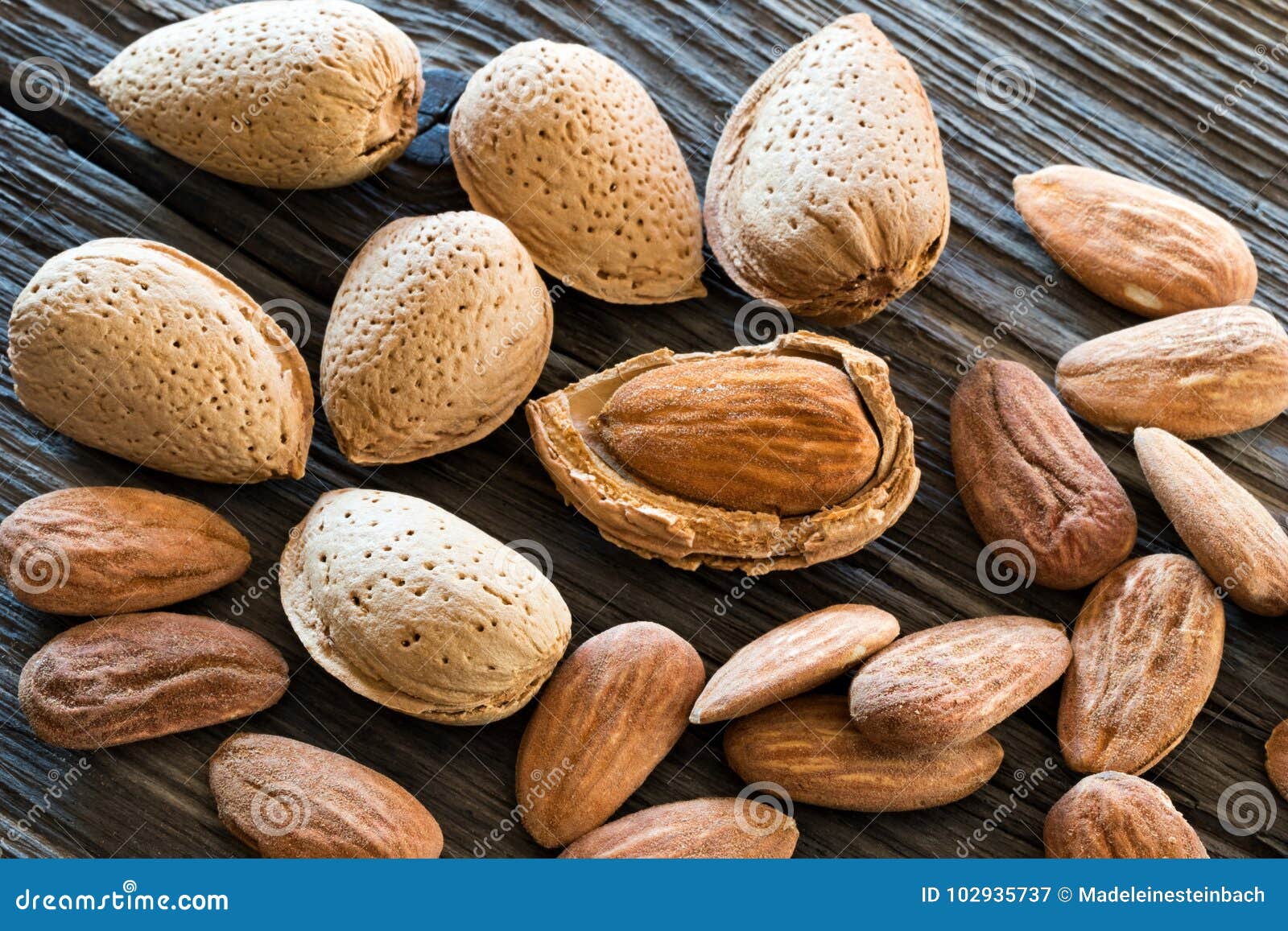 Shelled Unshelled Almonds Stock Images - Download 203 Royalty Free Photos