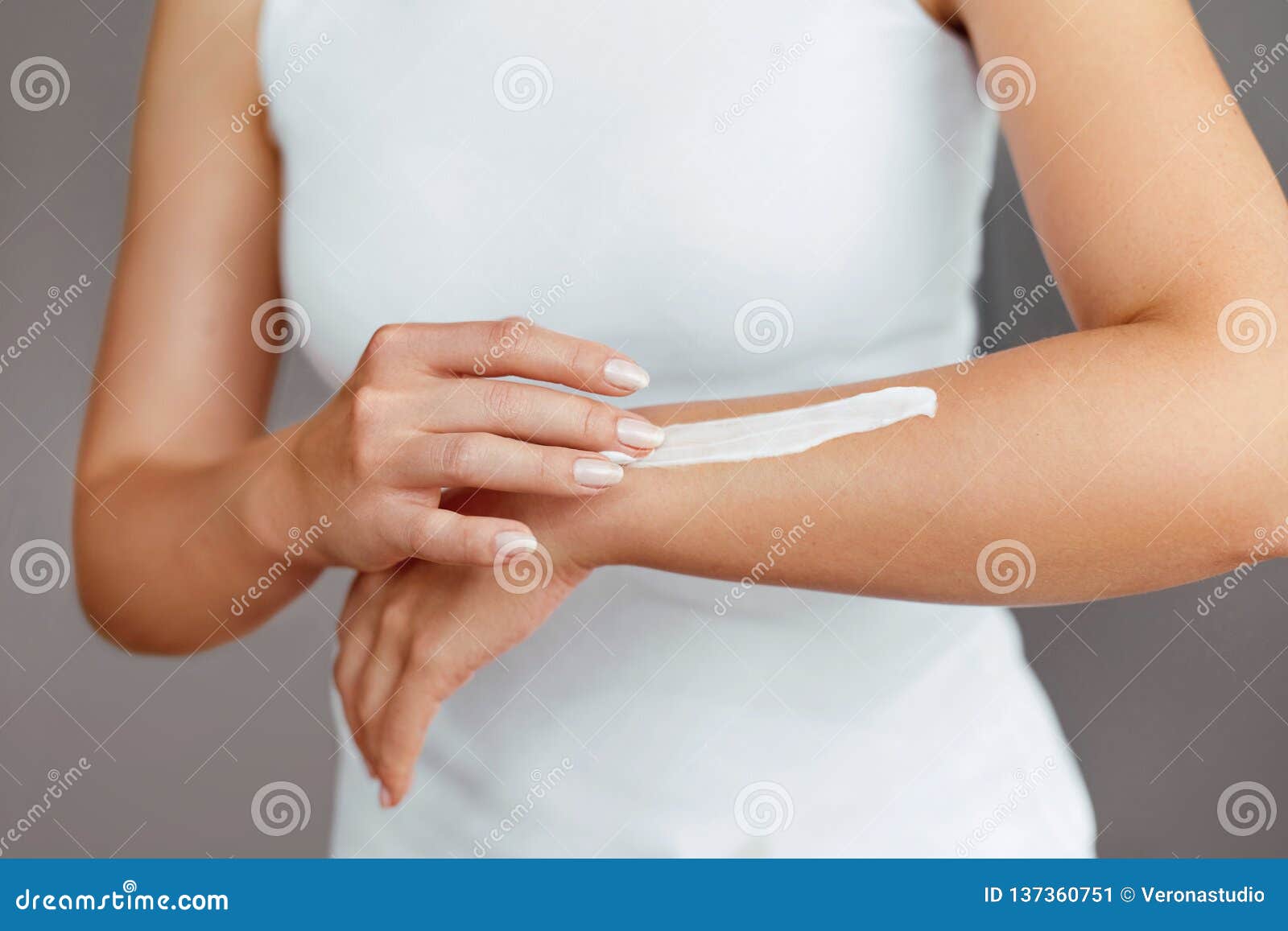 Closeup Shot Of Woman Hands Holding Cream And Applying Moisturizing