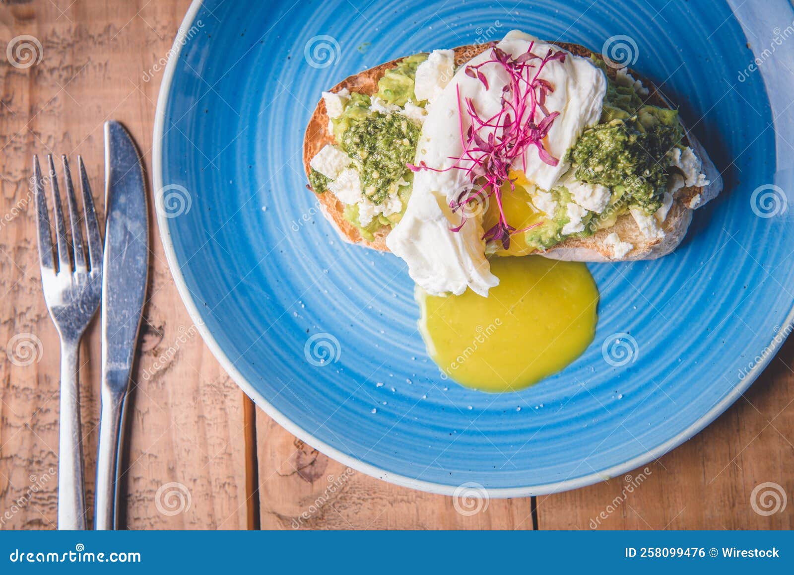 Closeup of Smashed Avo with Poached Egg on Blue Plate Stock Photo ...