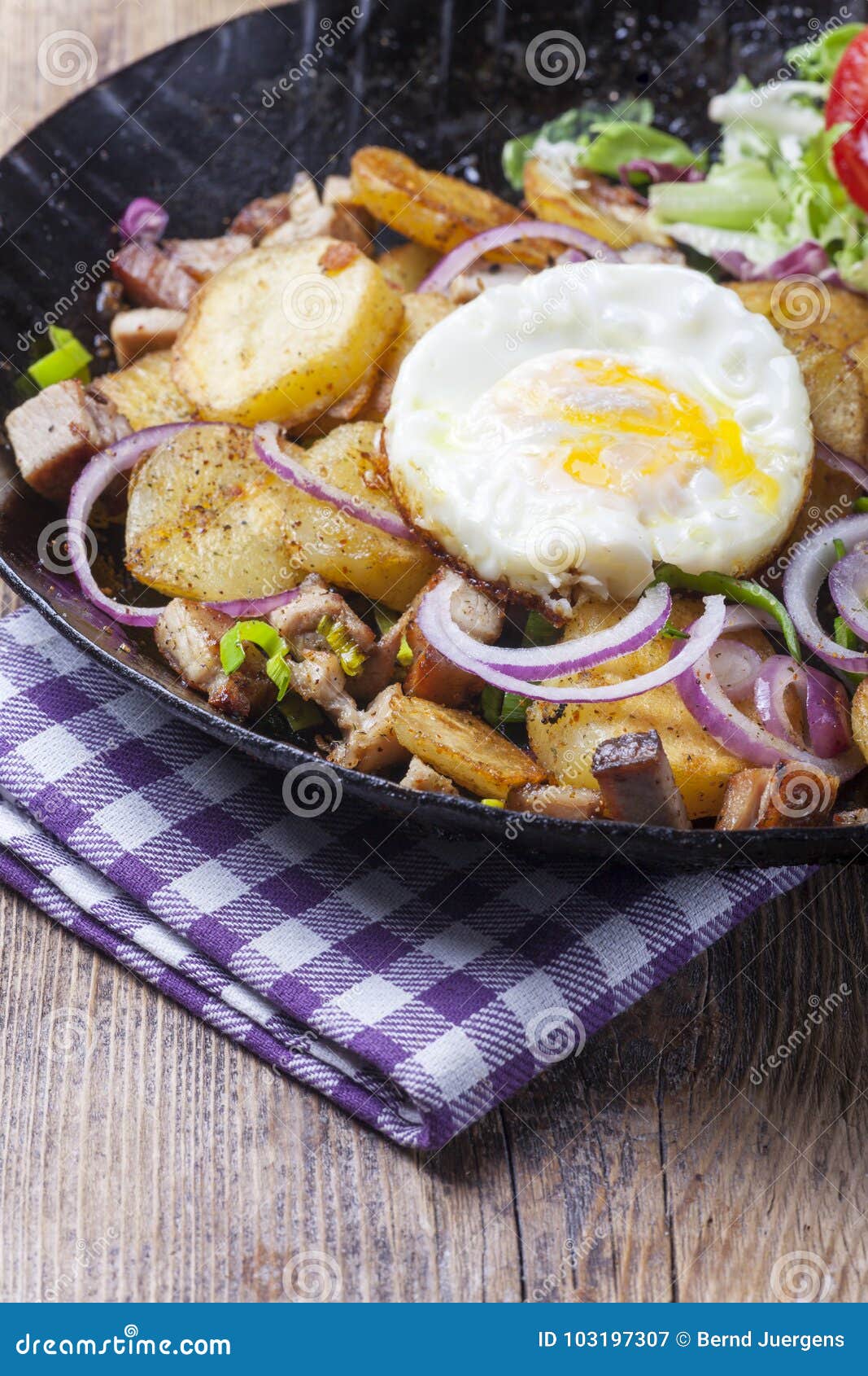 Tyrolean Groestl with an Egg Stock Image - Image of bacon, cuisine ...