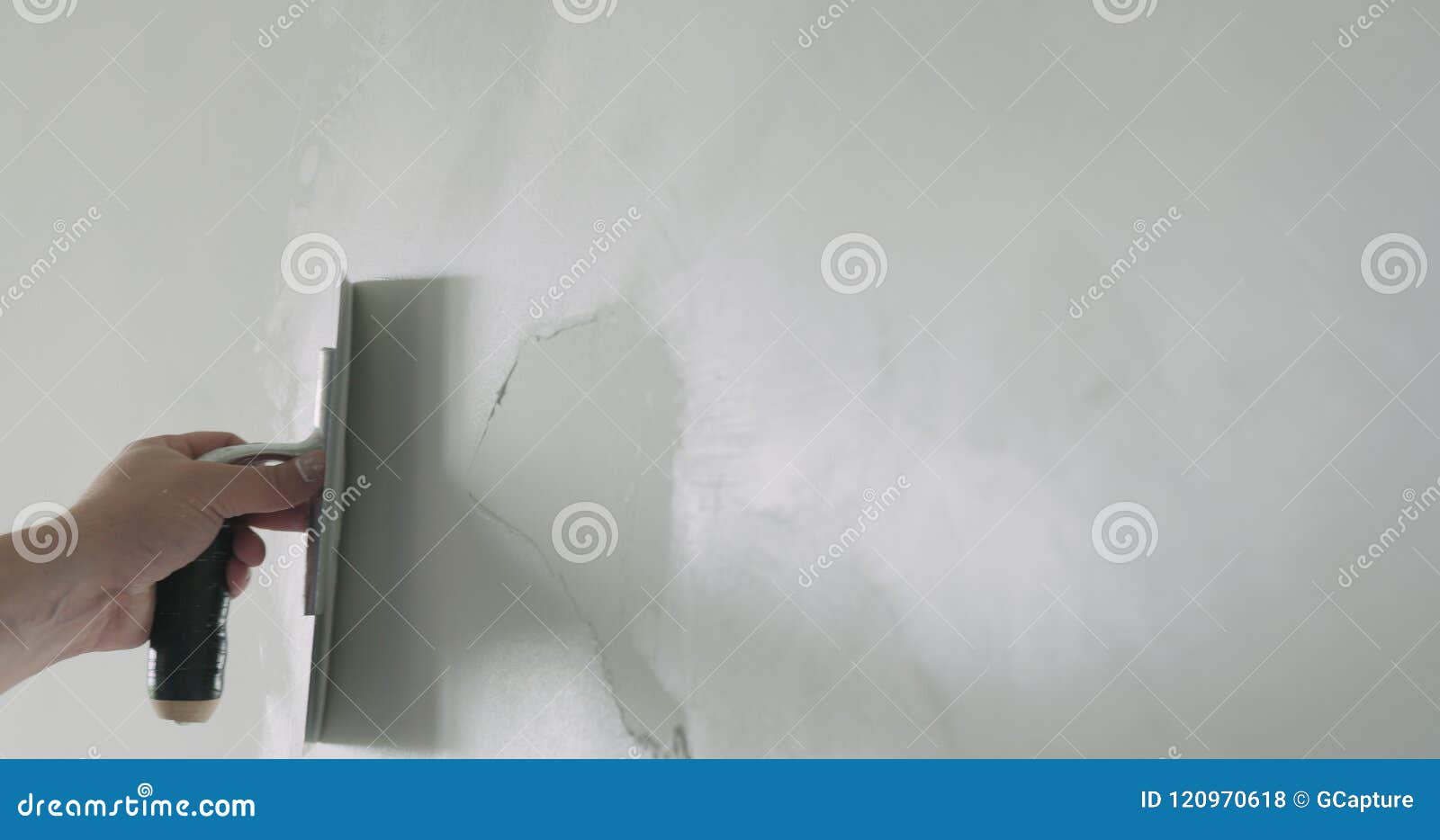 Closeup Worker Applying Decorative Concrete Plaster on the Wall Stock ...