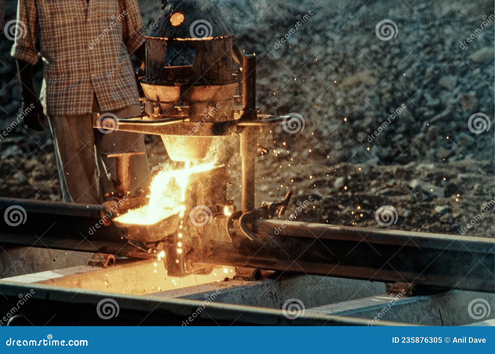 Closure Weld Under Neutral Temperature Using a Thermit Welding ...