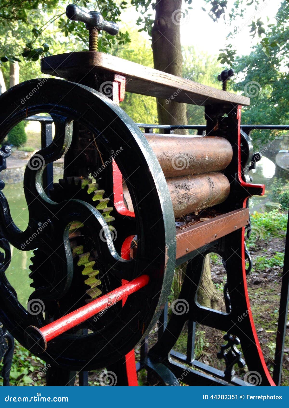 Clothes press mangle stock image. Image of clothes, mangle - 44282351