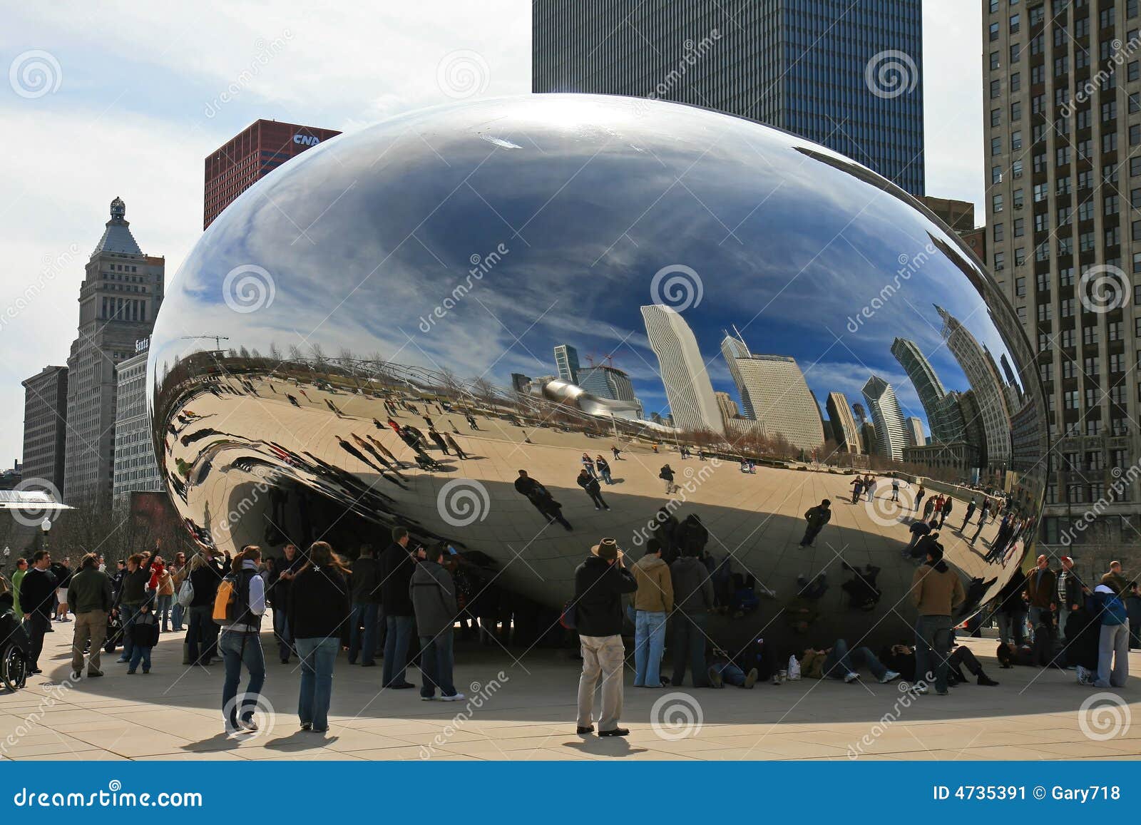 The Cloud Gate in Millennium Park Editorial Photo - Image of building ...