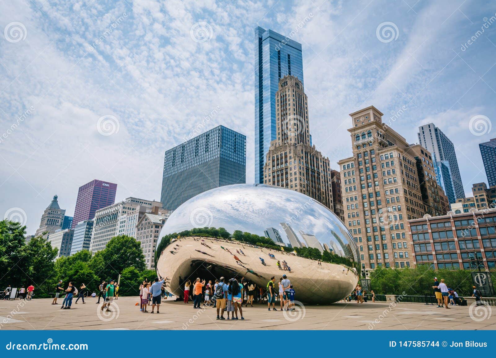 The Cloud Gate, at Millennium Park in Chicago, Illinois Editorial Stock Image - Image of loop ...