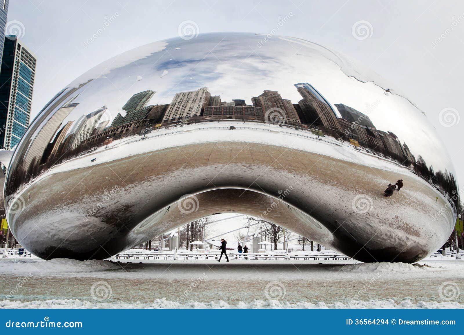 Cloud Gate Winter editorial stock image. Image of architecture - 36564294