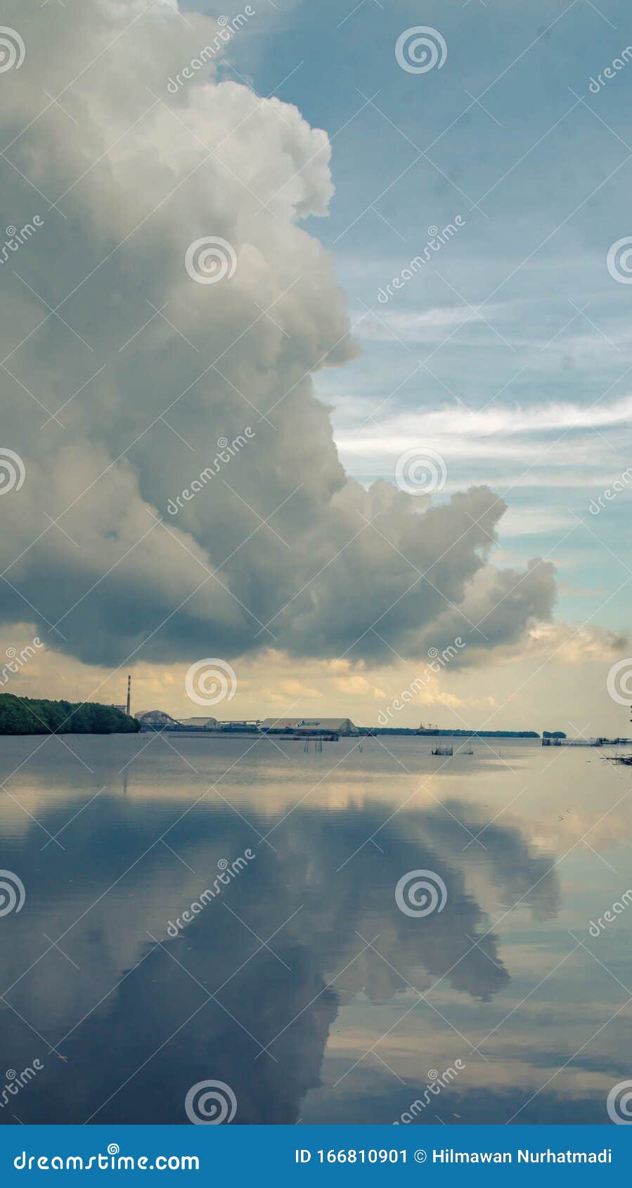 Cloud reflection on water stock image. Image of recreation - 166810901
