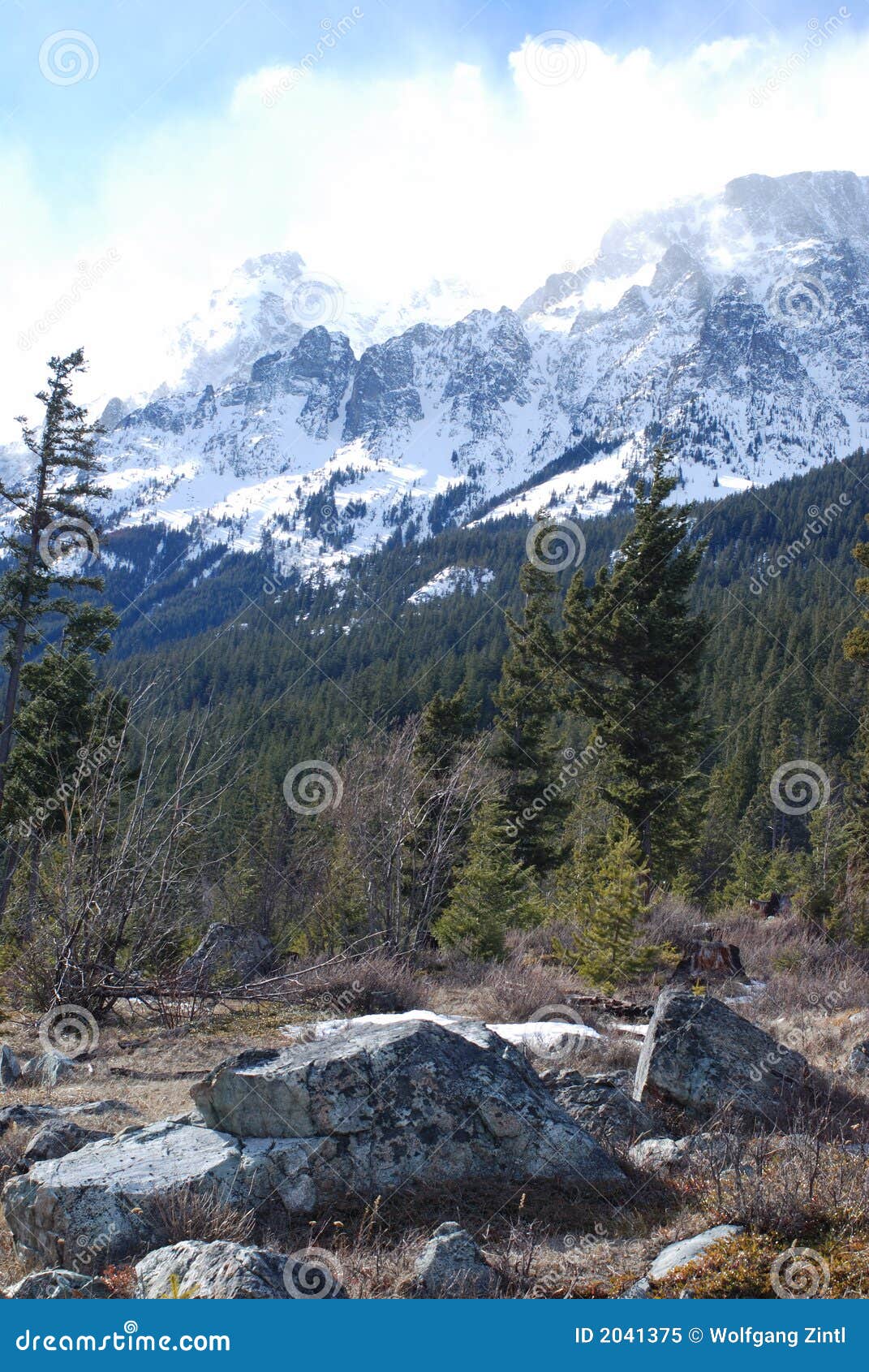 Niut Mountains Royalty-Free Stock Photo | CartoonDealer.com #680949