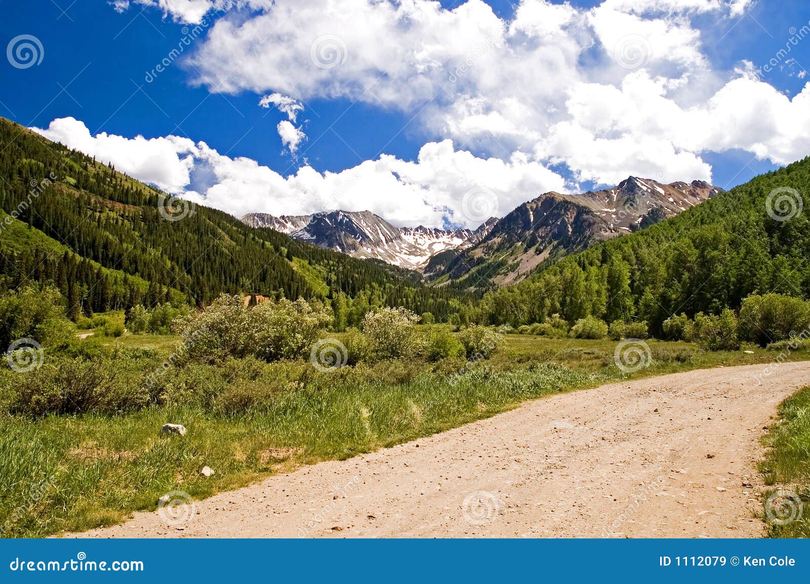 Clouds colorado berg fotografering för bildbyråer. Bild av stöld - 1112079
