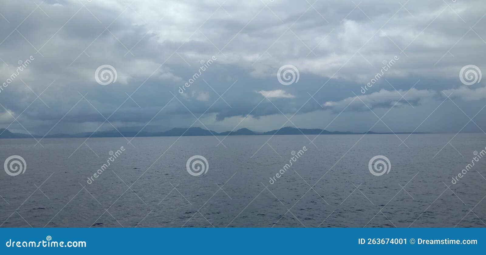 Clouds in the Islands at Middle Sea Stock Image - Image of horizon ...