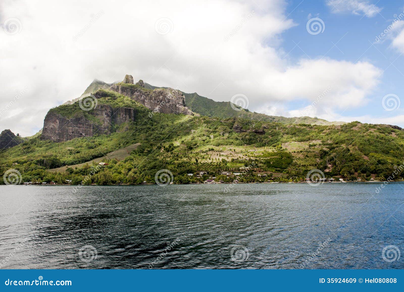 Mountains of Moorea with Clouds. Moorea Island in South Pacific Ocean ...