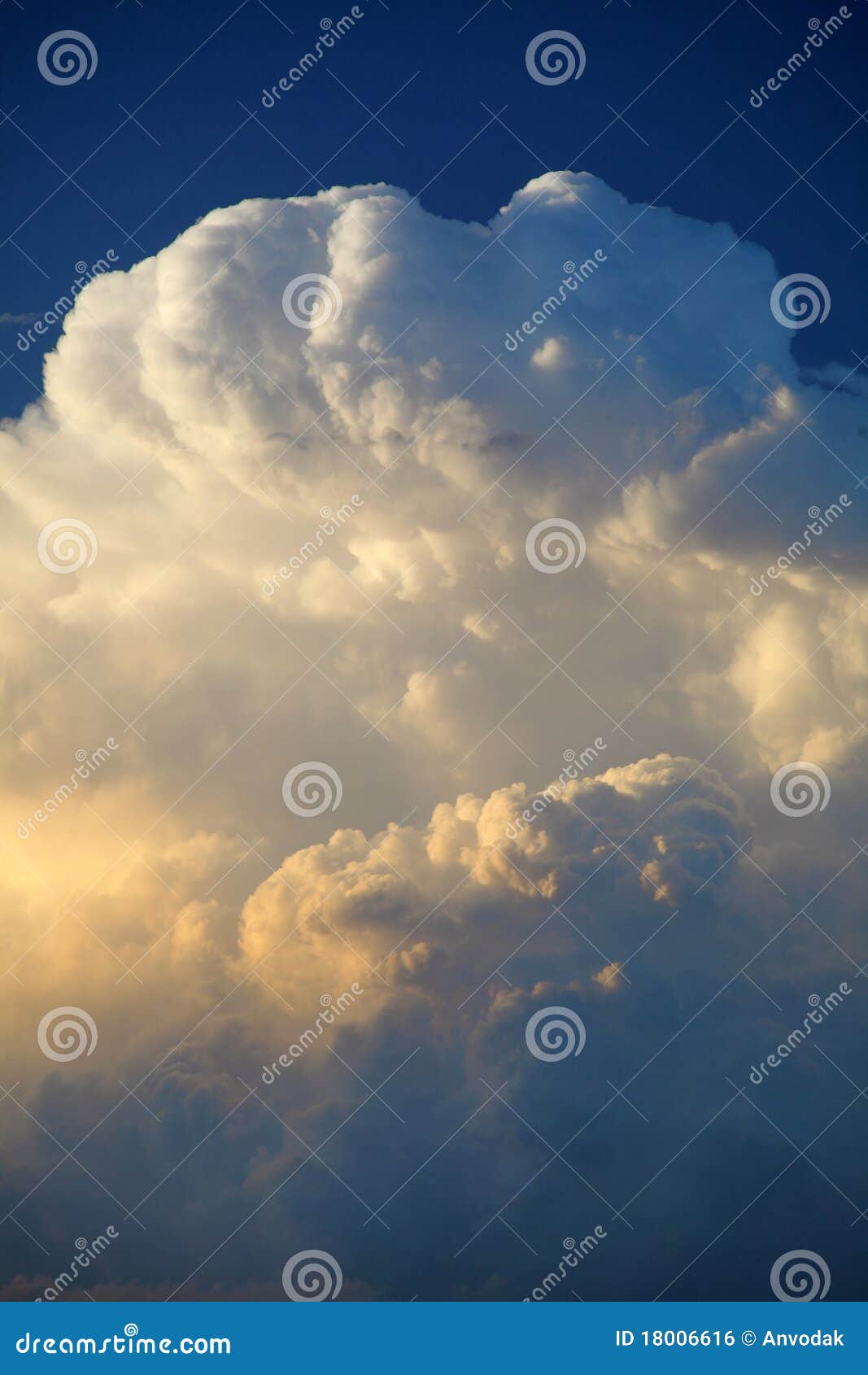 Clouds04 foto de archivo. Imagen de espacio, vertical - 18006616