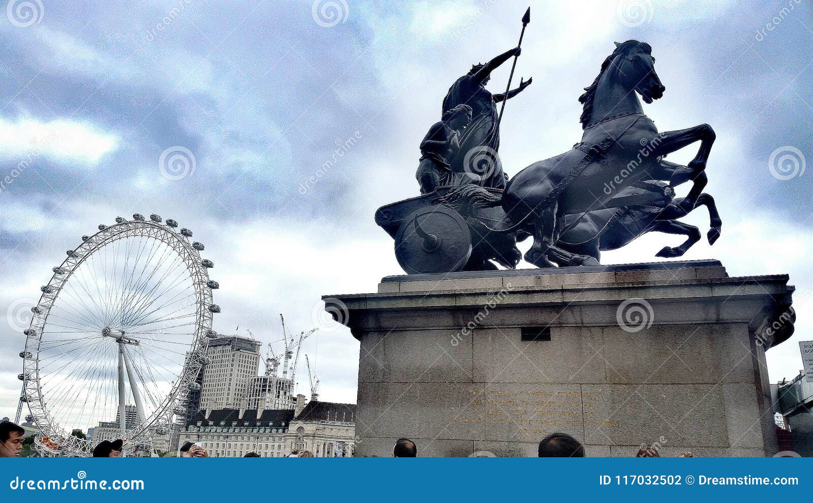 Valiant statue editorial photography. Image of london - 117032502