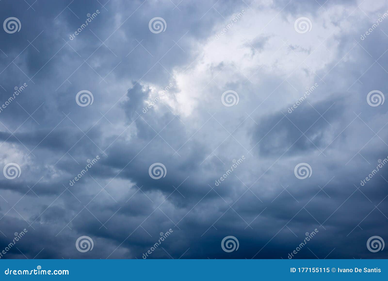 .Cloudy Sky. Menacing Clouds Moving in the Sky Stock Image - Image of ...