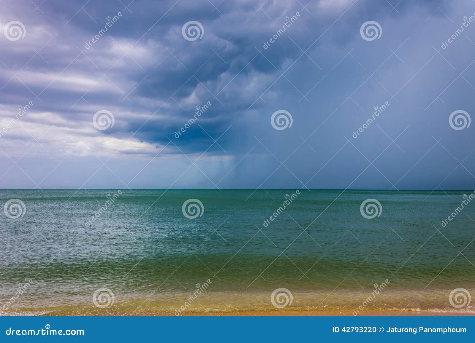 Cloudy sky on sea stock photo. Image of ocean, horizon - 42793220