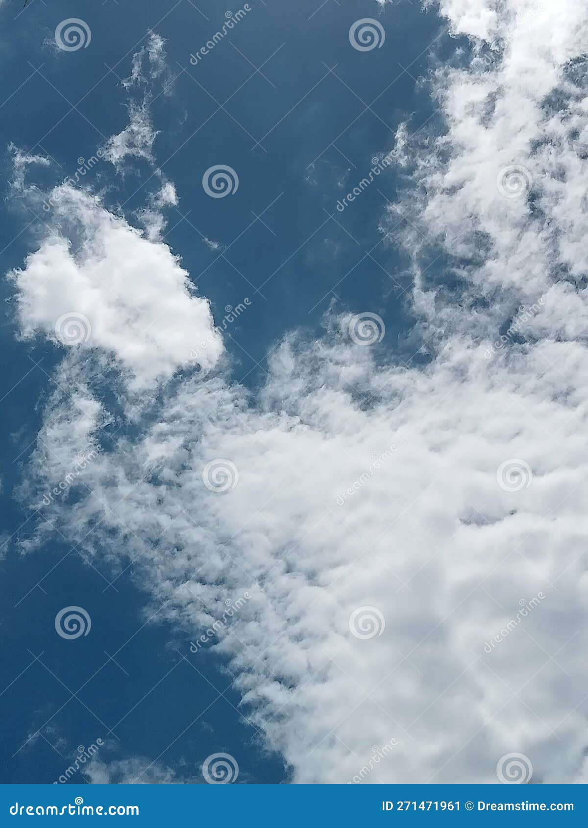 Cloudy sky on windy day stock image. Image of wave, windy - 271471961