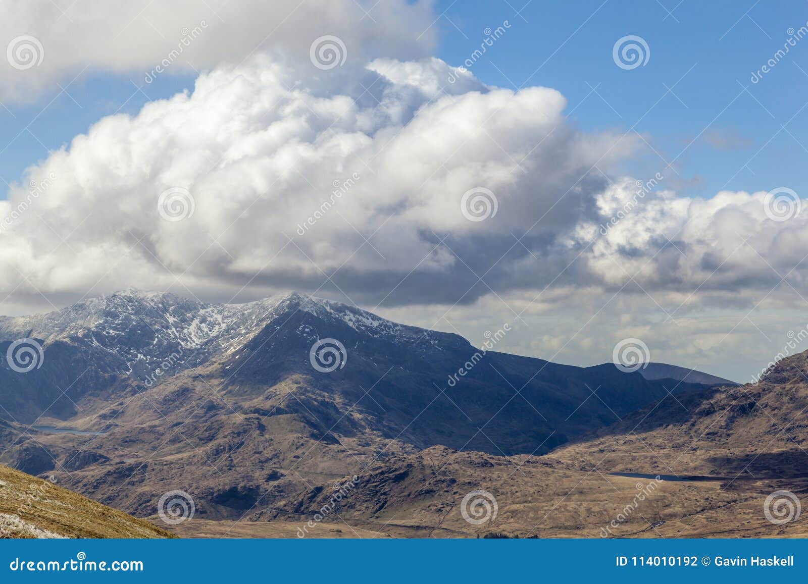 Cloudy Snowdon summit stock photo. Image of moving, mountains - 114010192