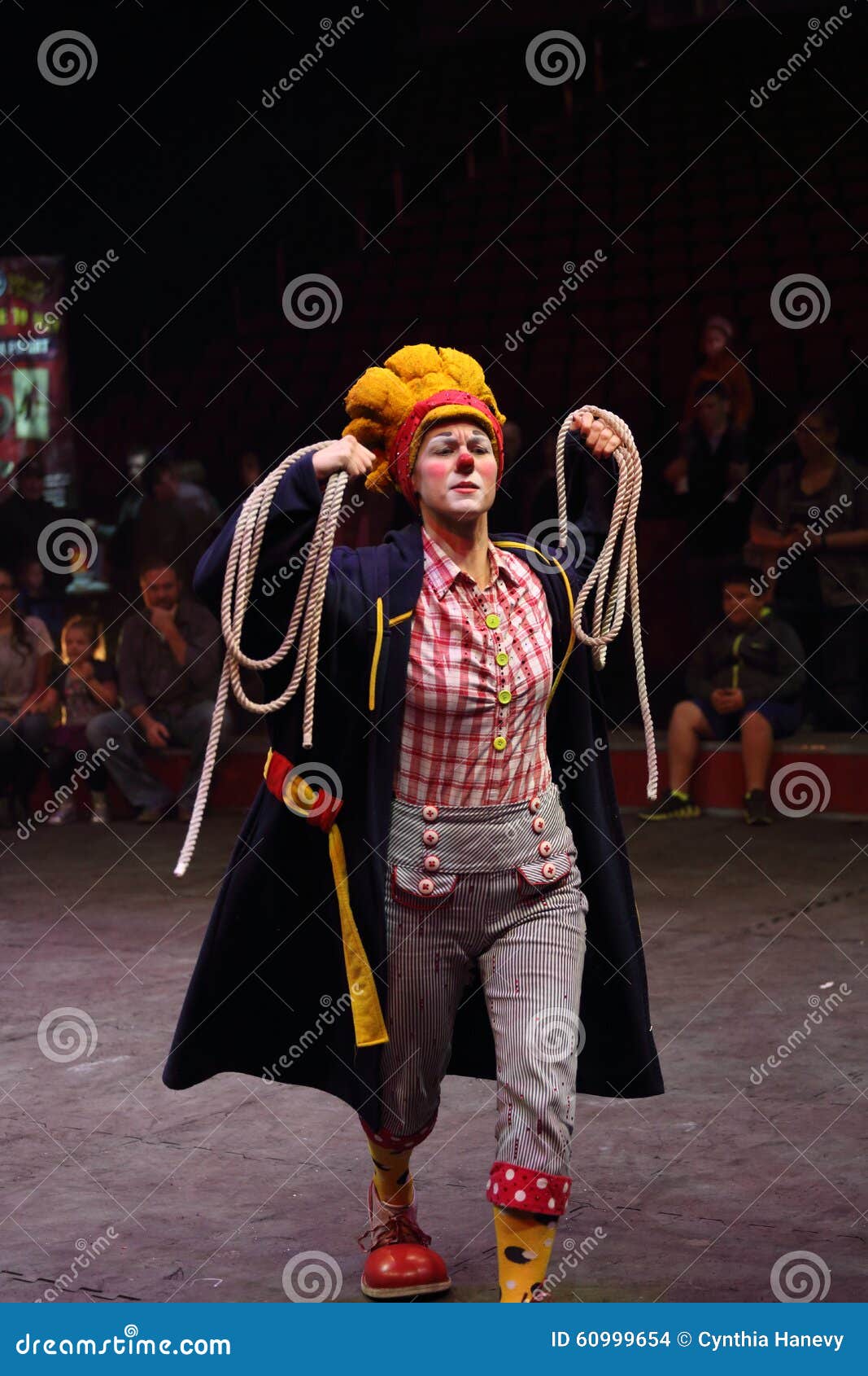 Clown de cirque image stock éditorial. Image du bailey - 60999654