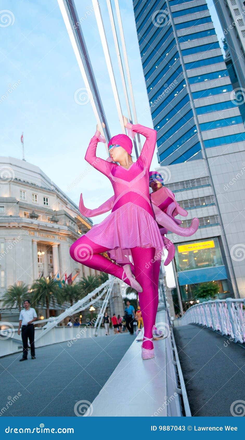 Clowns on Cavenagh Bridge editorial stock photo. Image of audrey - 9887043
