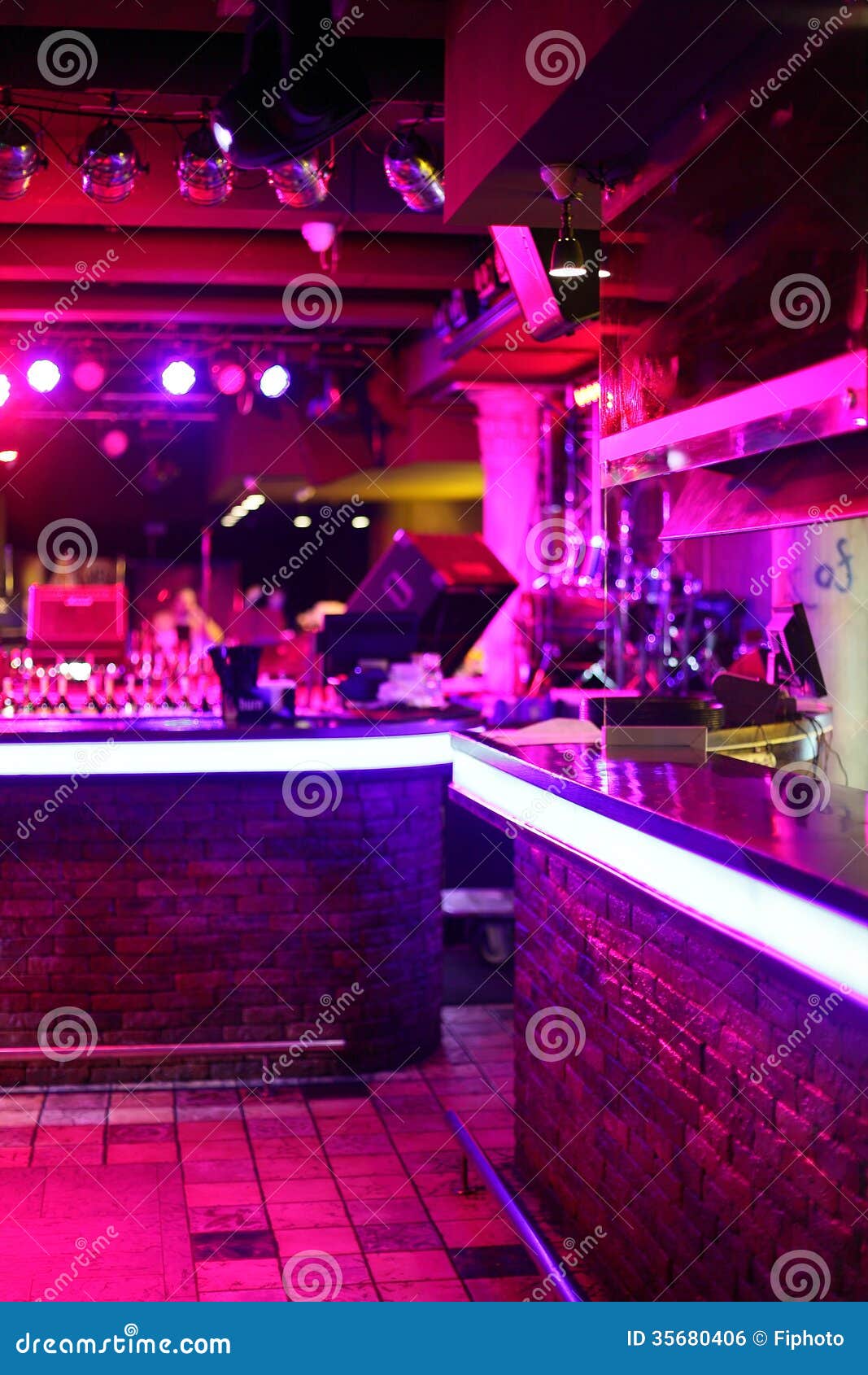 Clube Noturno Moderno No Estilo Europeu Foto de Stock - Imagem de ...