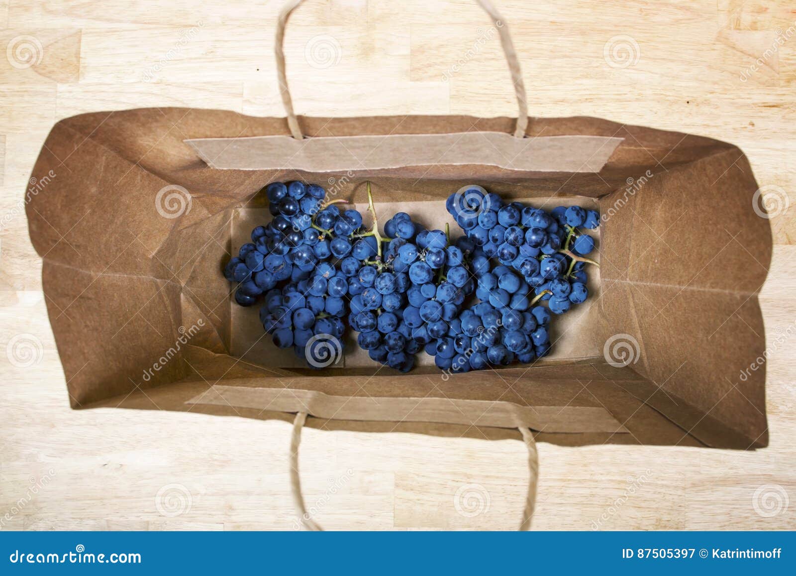 Clusters of ripe grapes stock image. Image of green, plant - 87505397