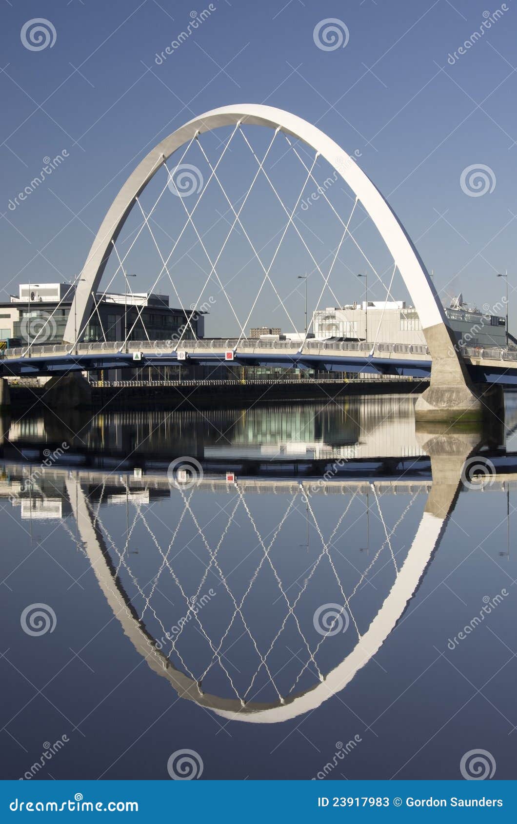Clyde Arc or Squinty Bridge in Glasgow Stock Image - Image of cityscape ...