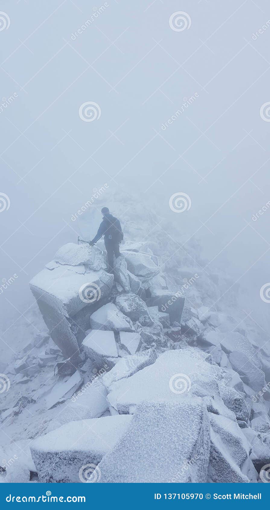 CMD Arete into the mist editorial image. Image of nevis - 137105970