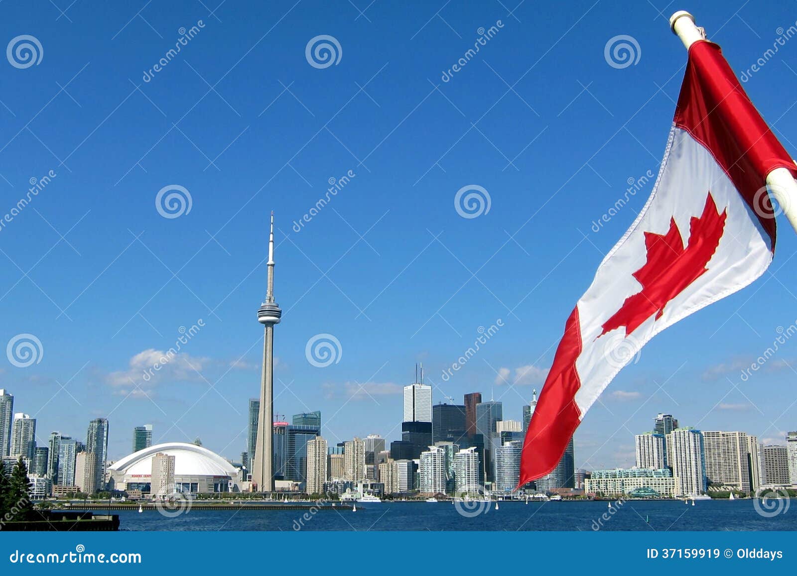 CN Tower in Toronto editorial stock image. Image of canadian - 37159919