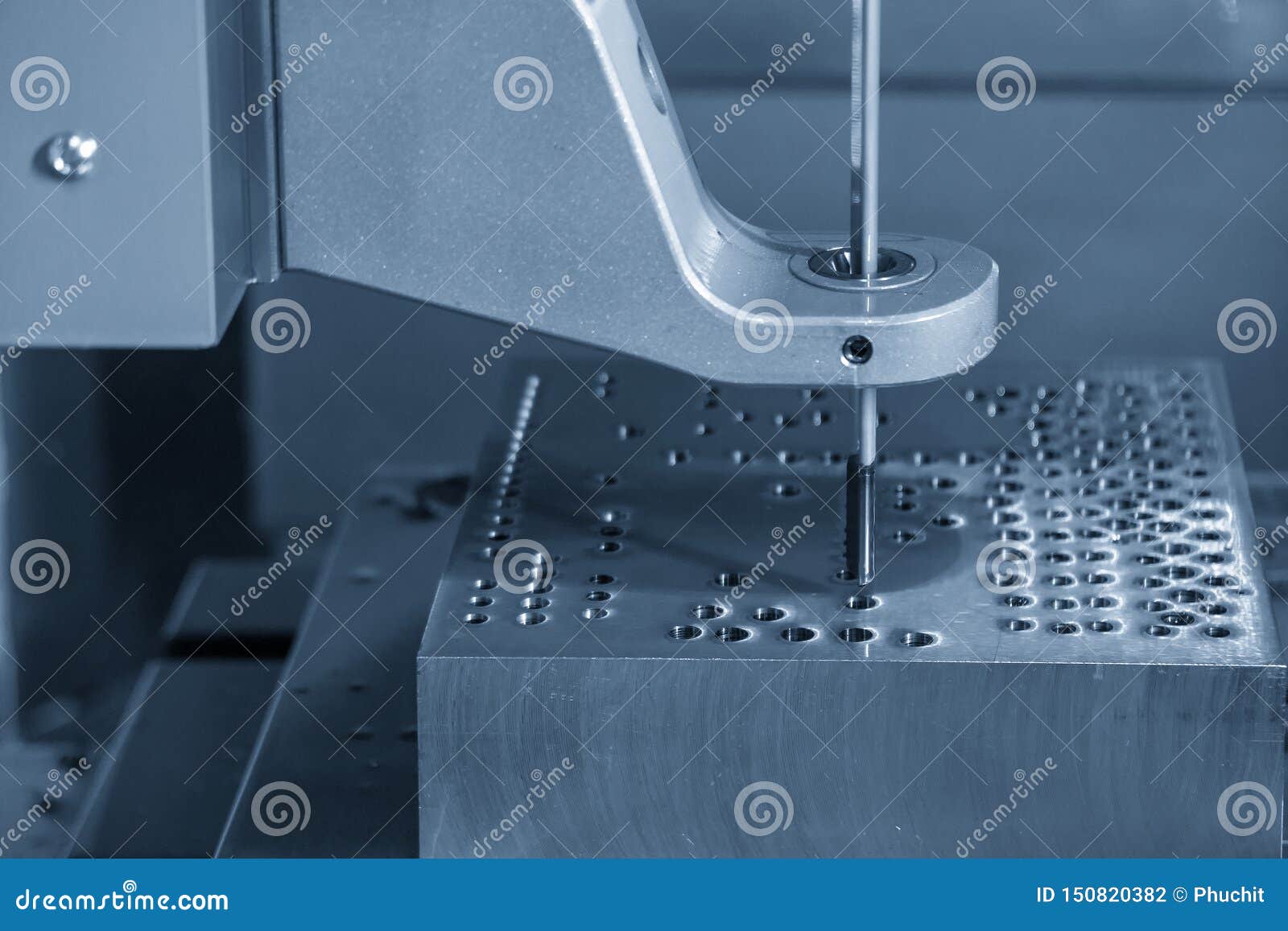 The CNC Gun-drill Machine Drilling The Water Channel Of Injection Mould ...
