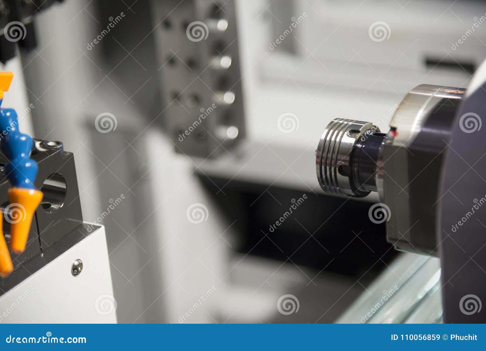 The CNC Lathe Machine Cutting the Thread Stock Image - Image of ...