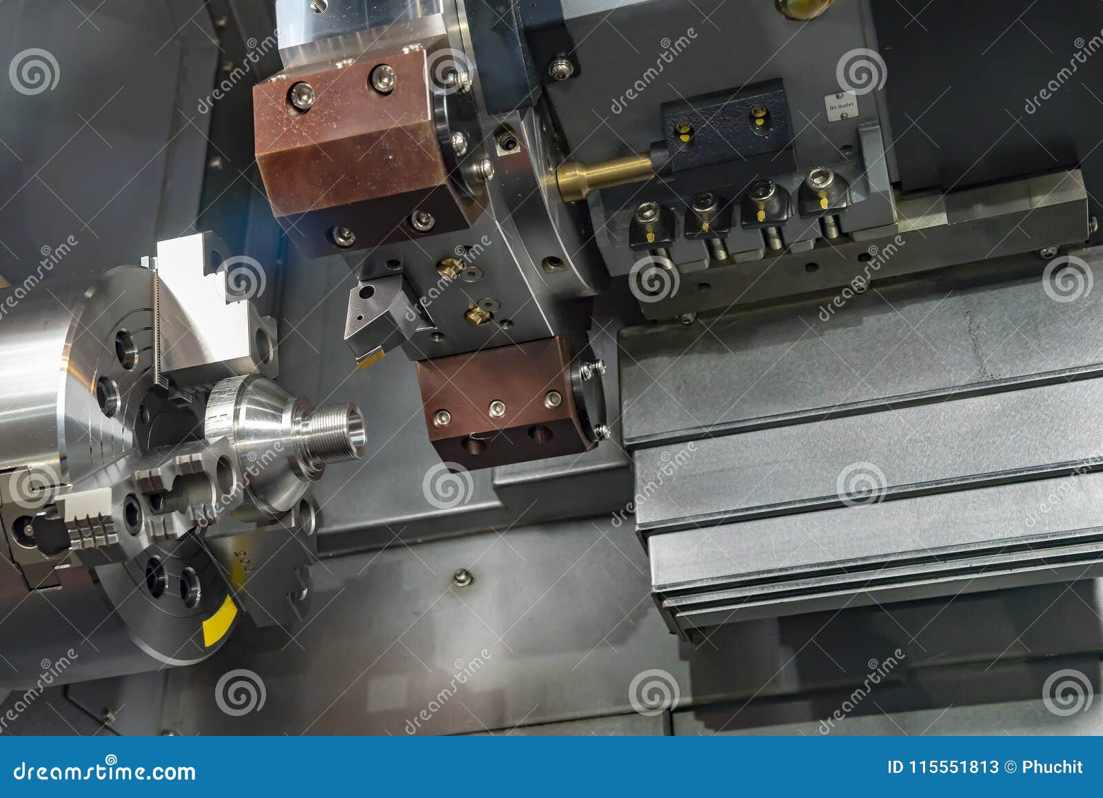 The CNC Turning or Lathe Machine Cutting the Thread Stock Image - Image ...