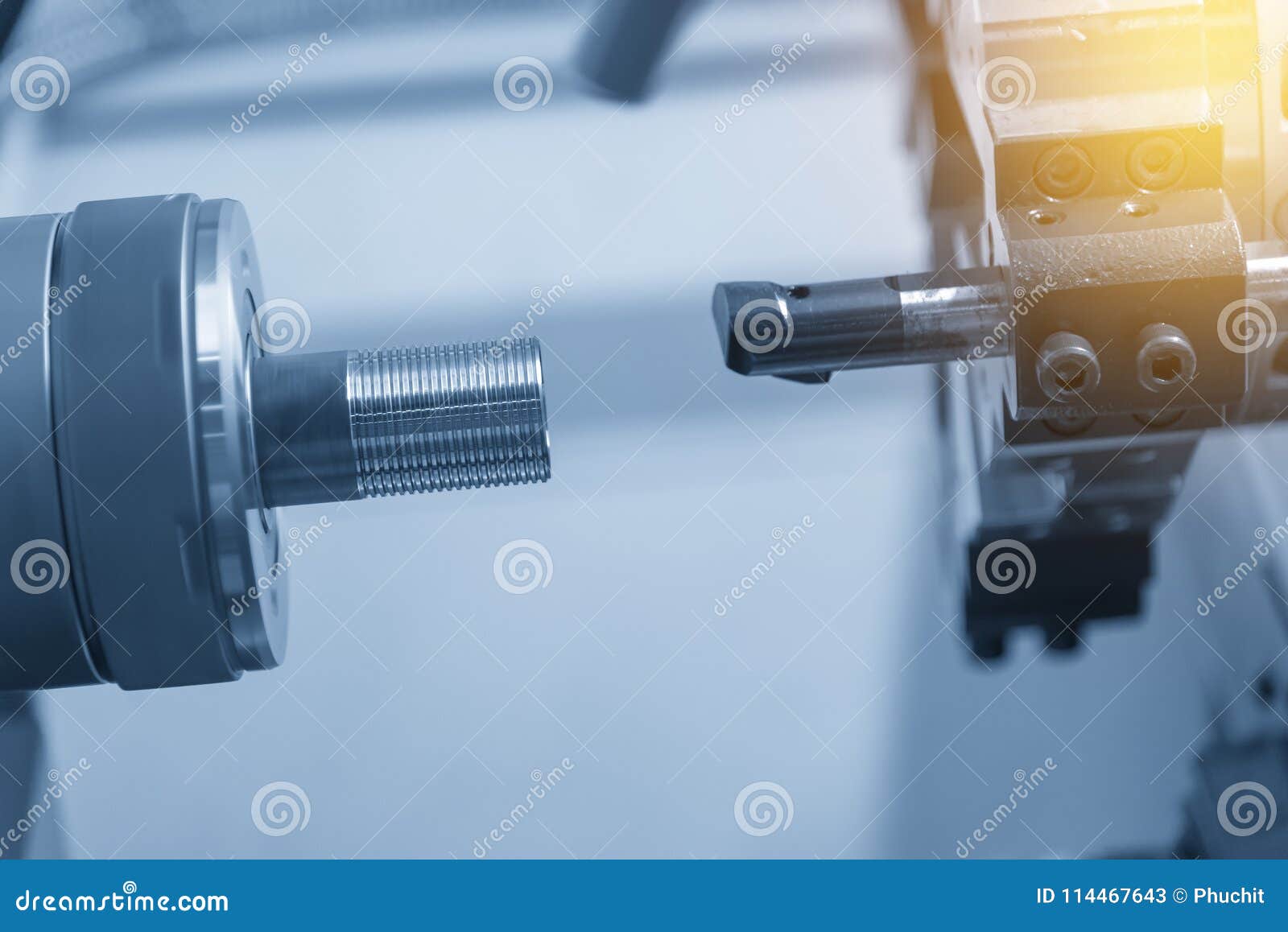 The CNC Turning or Lathe Machine Cutting the Thread Stock Image - Image ...