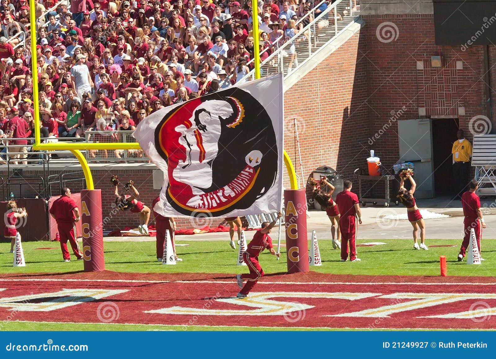 Co-ed Cheerleaders at a FSU Game Editorial Photography - Image of flag ...