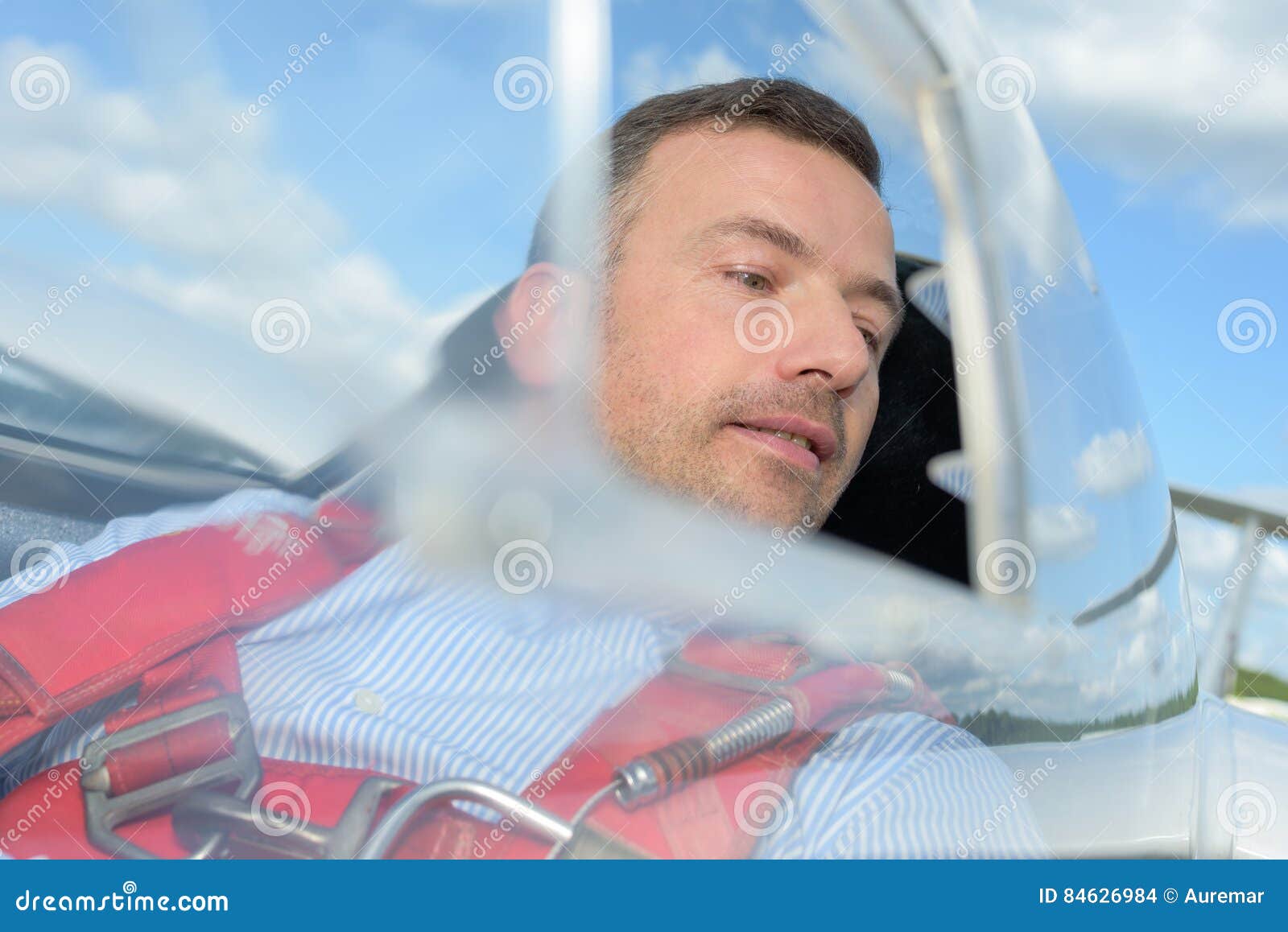 Co-pilot Looking Out Cockpit Mid-flight Stock Photo - Image of flight ...