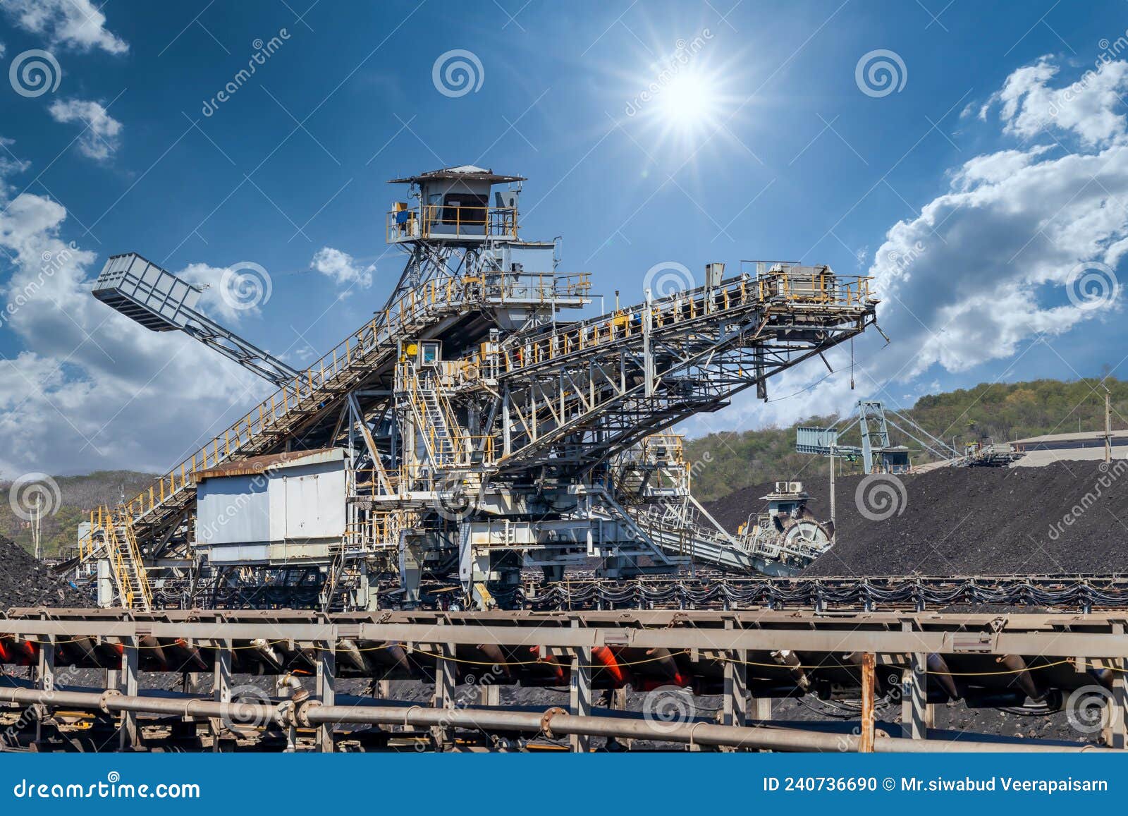 Coal Excavation on the Surface Mine, Coal Mining and Processing ...