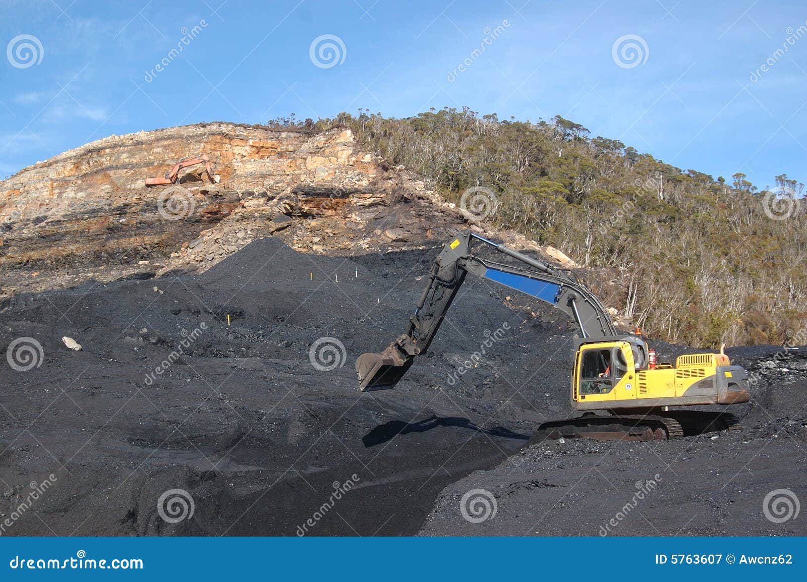 Coal truck loading stock image. Image of industry, machinery - 5763607