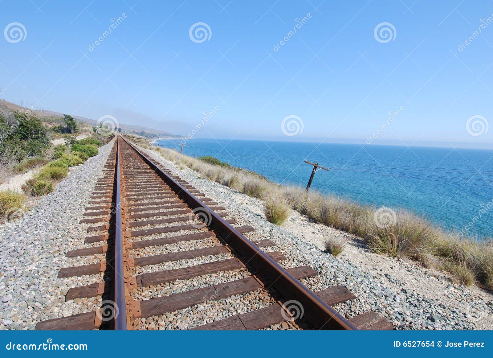 Coastal Railroad Tracks stock photo. Image of ocean, locomotive - 6527654