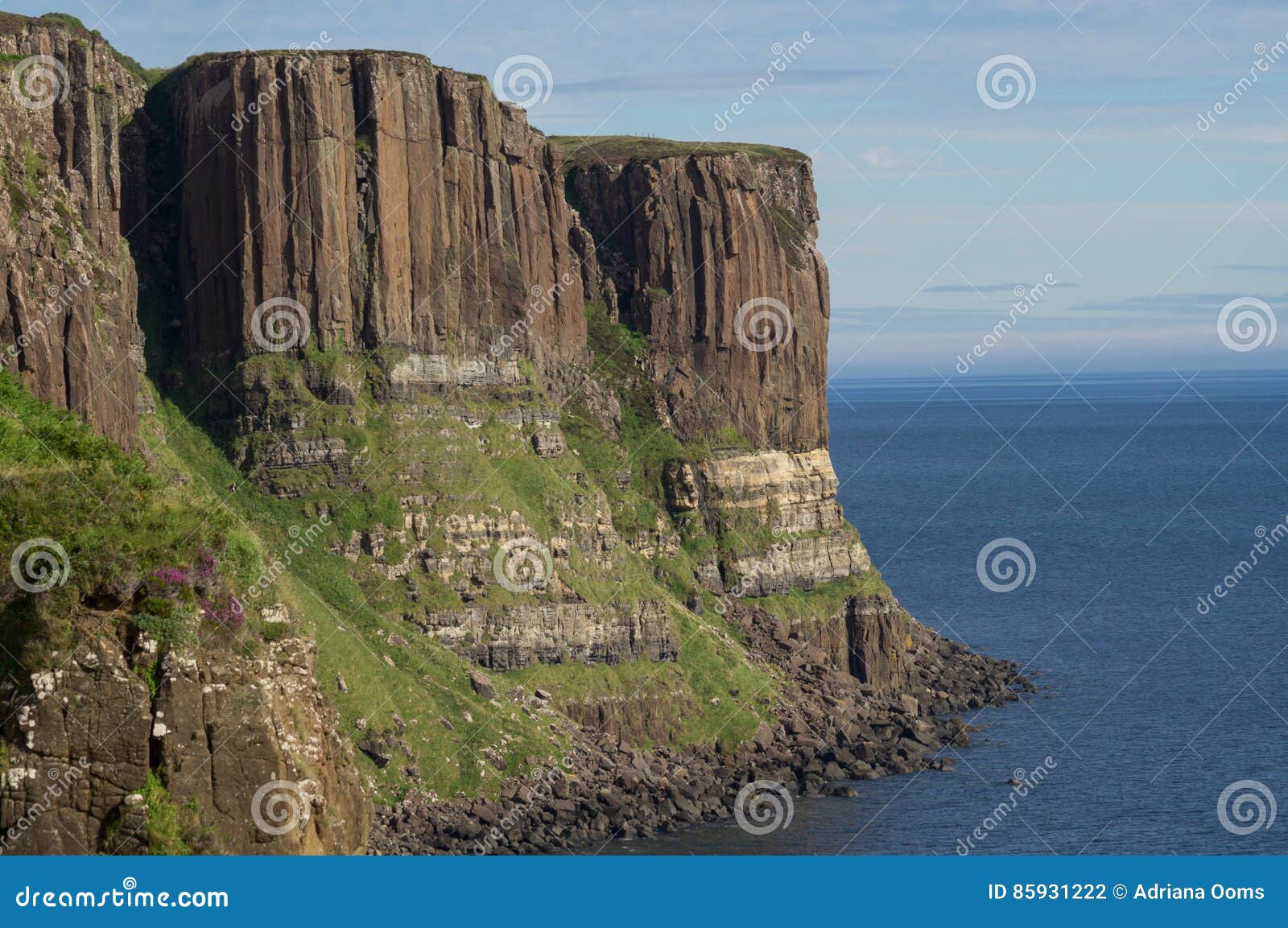 The Coastline of the Isle of Skye Stock Photo - Image of island, basalt ...