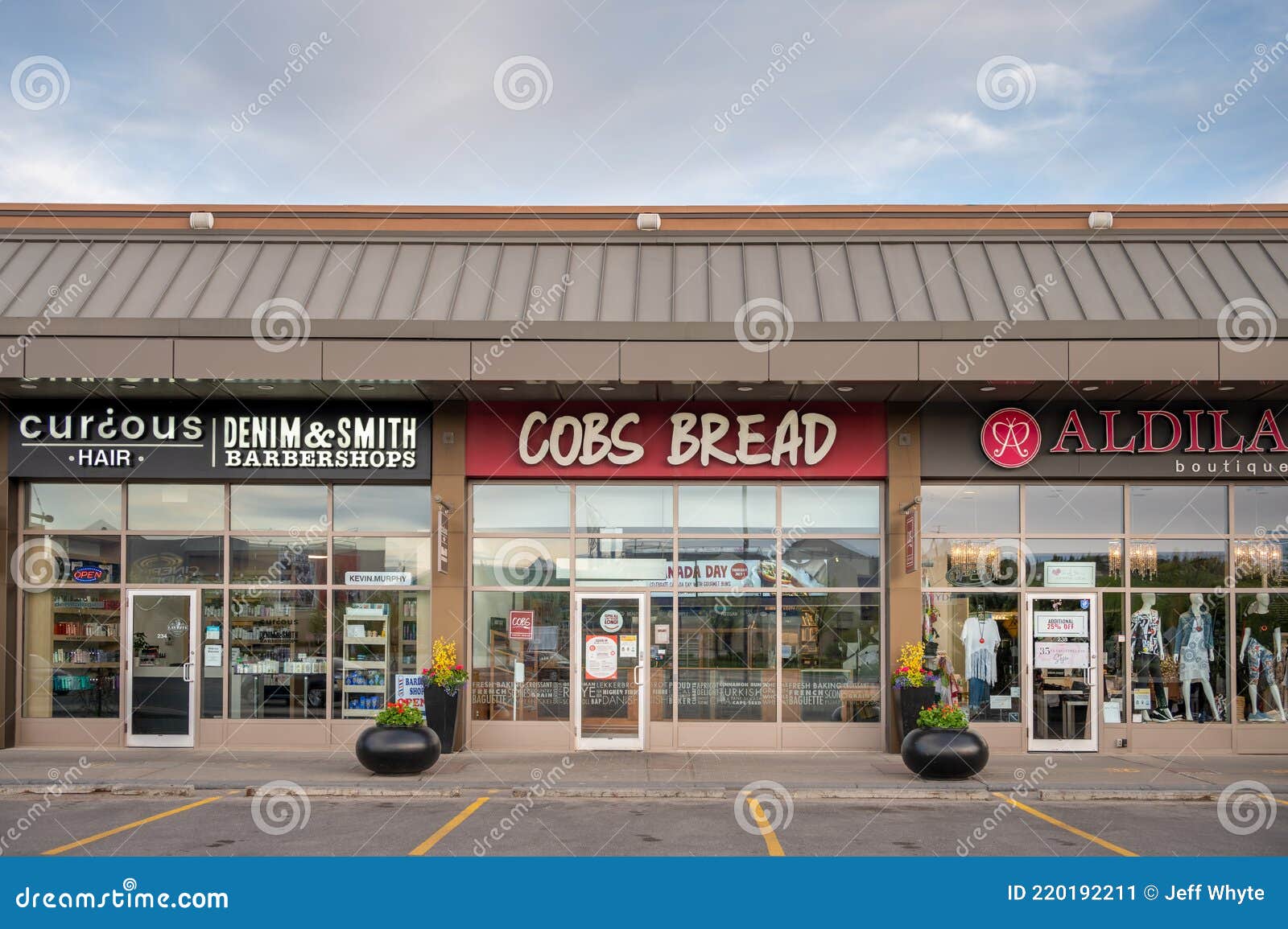 Cobs Bread Store in Calgary Editorial Photo - Image of front, boutique ...