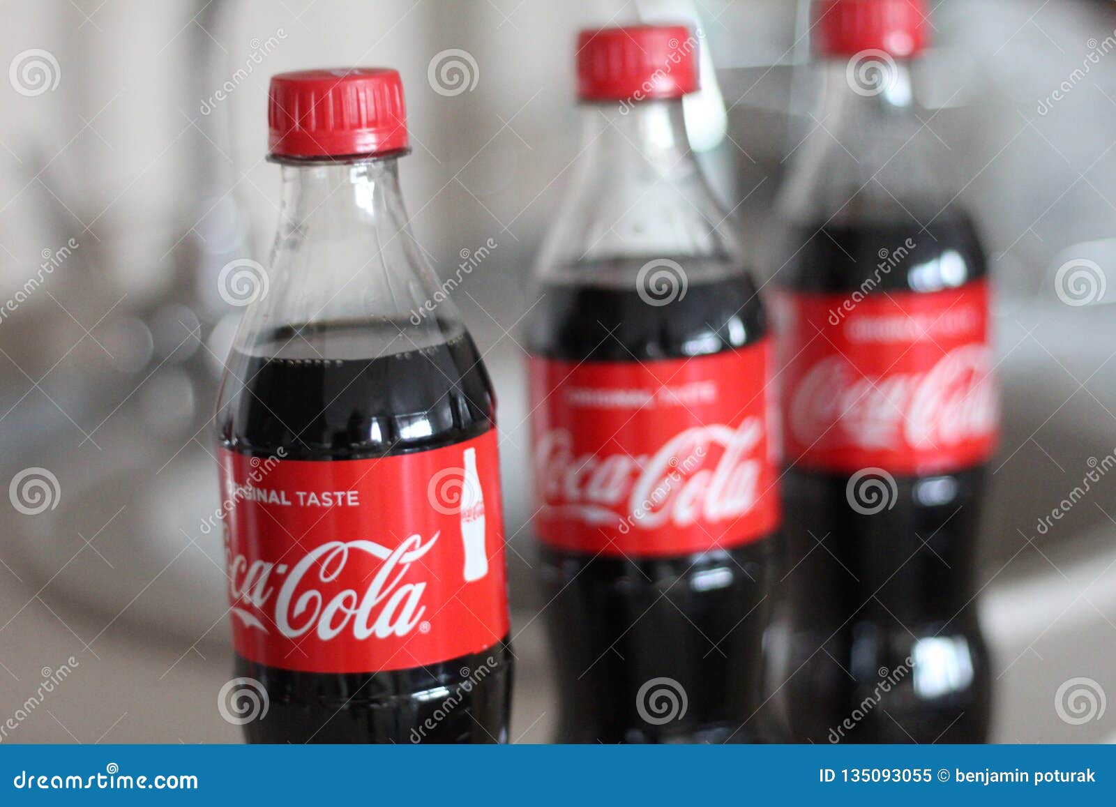 Coca-Cola imagen editorial. Imagen de rojo, coca, cola - 135093055