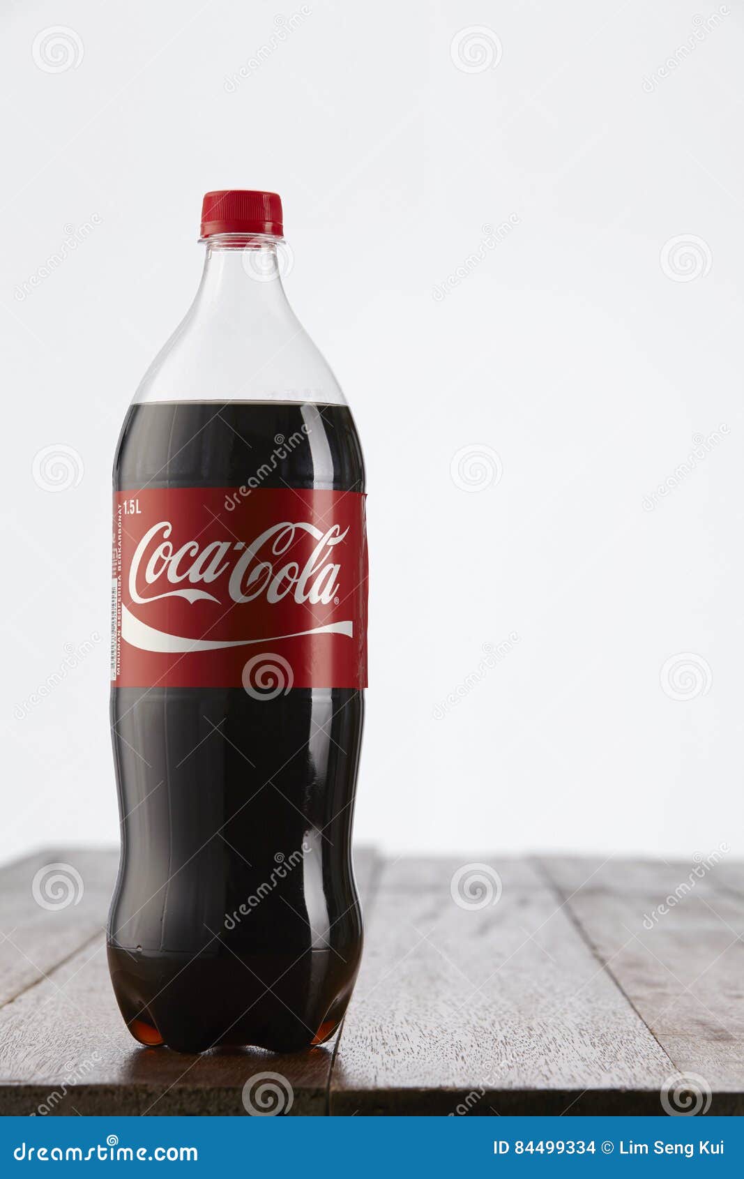 Coca-cola imagem de stock editorial. Imagem de frasco - 84499334