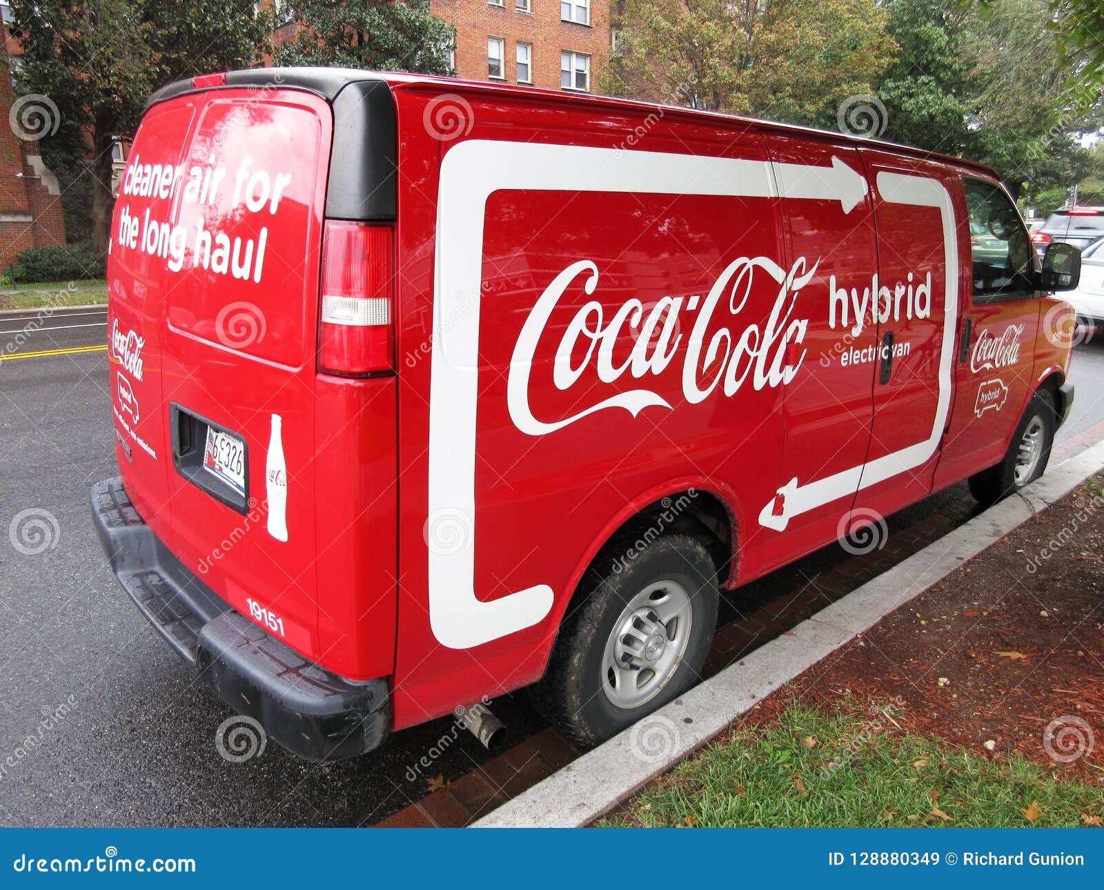 Coca Cola Van hybride image stock éditorial. Image du kola - 128880349