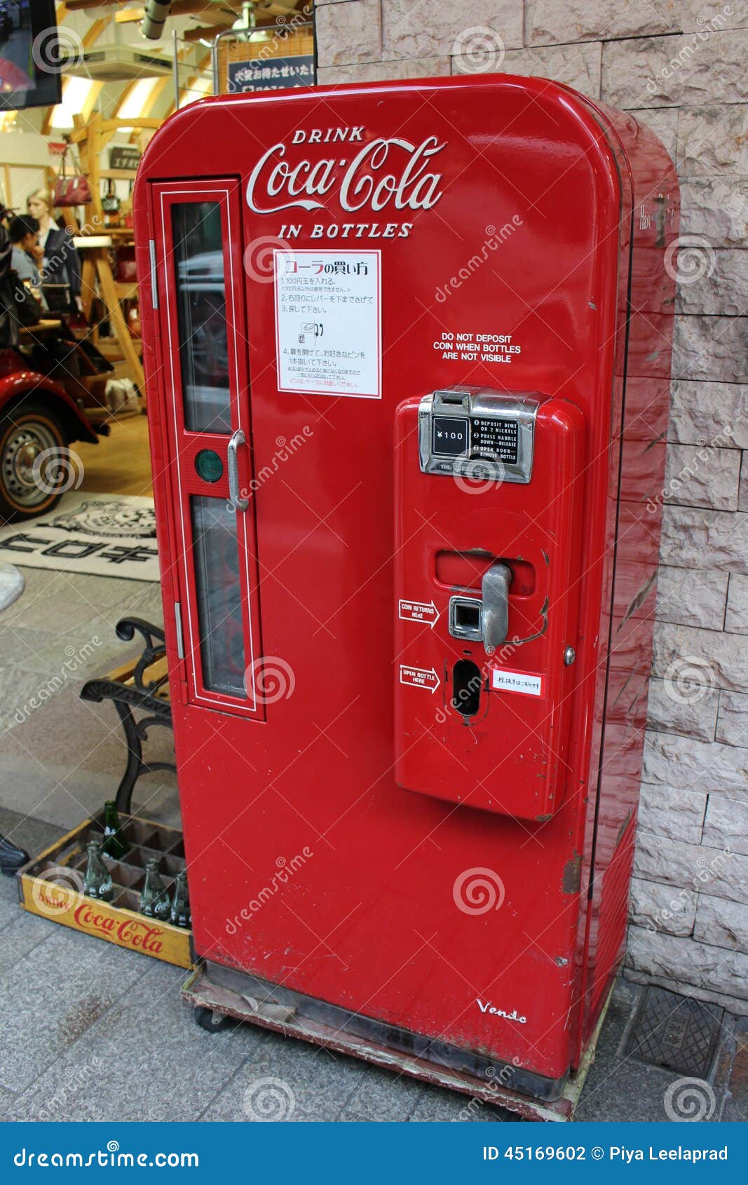 Coca Cola Vending Machine Classica Fotografia Editoriale - Immagine di ...