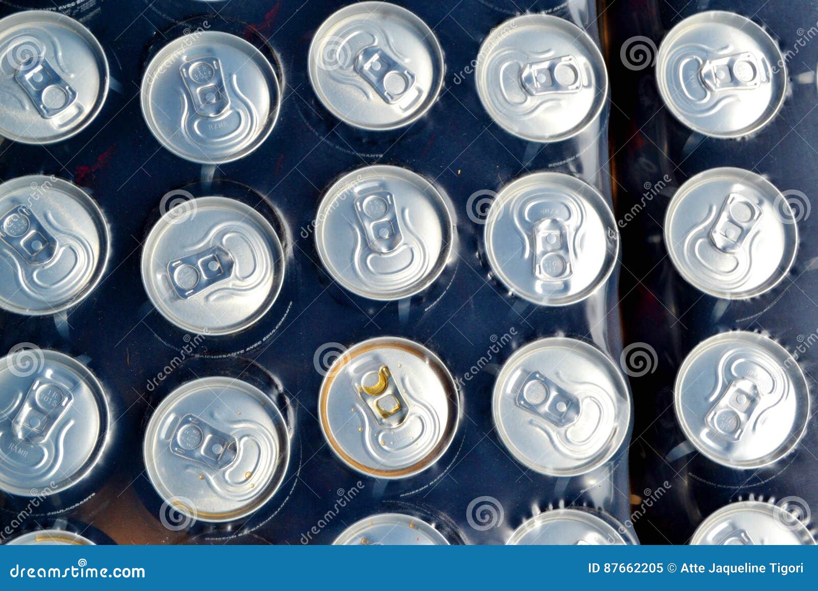 COCA COLA ZERO REFRIGERATING BEVERAGE SAMPLE Editorial Image - Image of ...