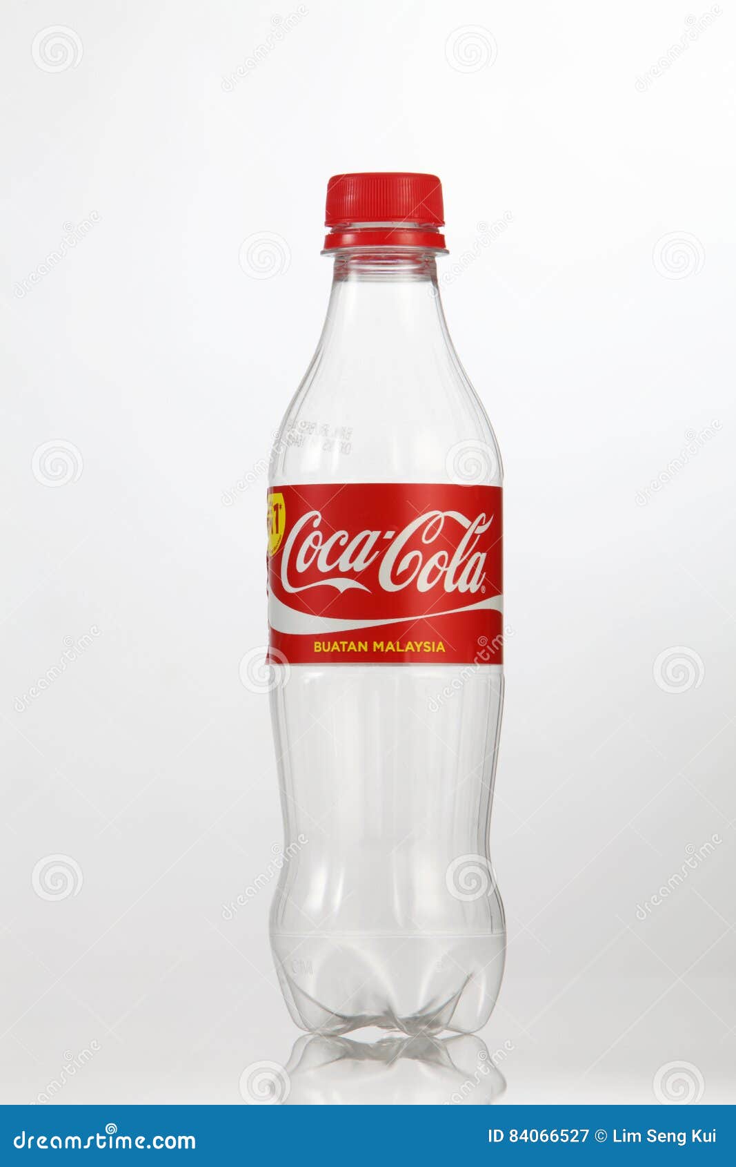Coca-colafles redactionele fotografie. Image of vloeistof - 84066527
