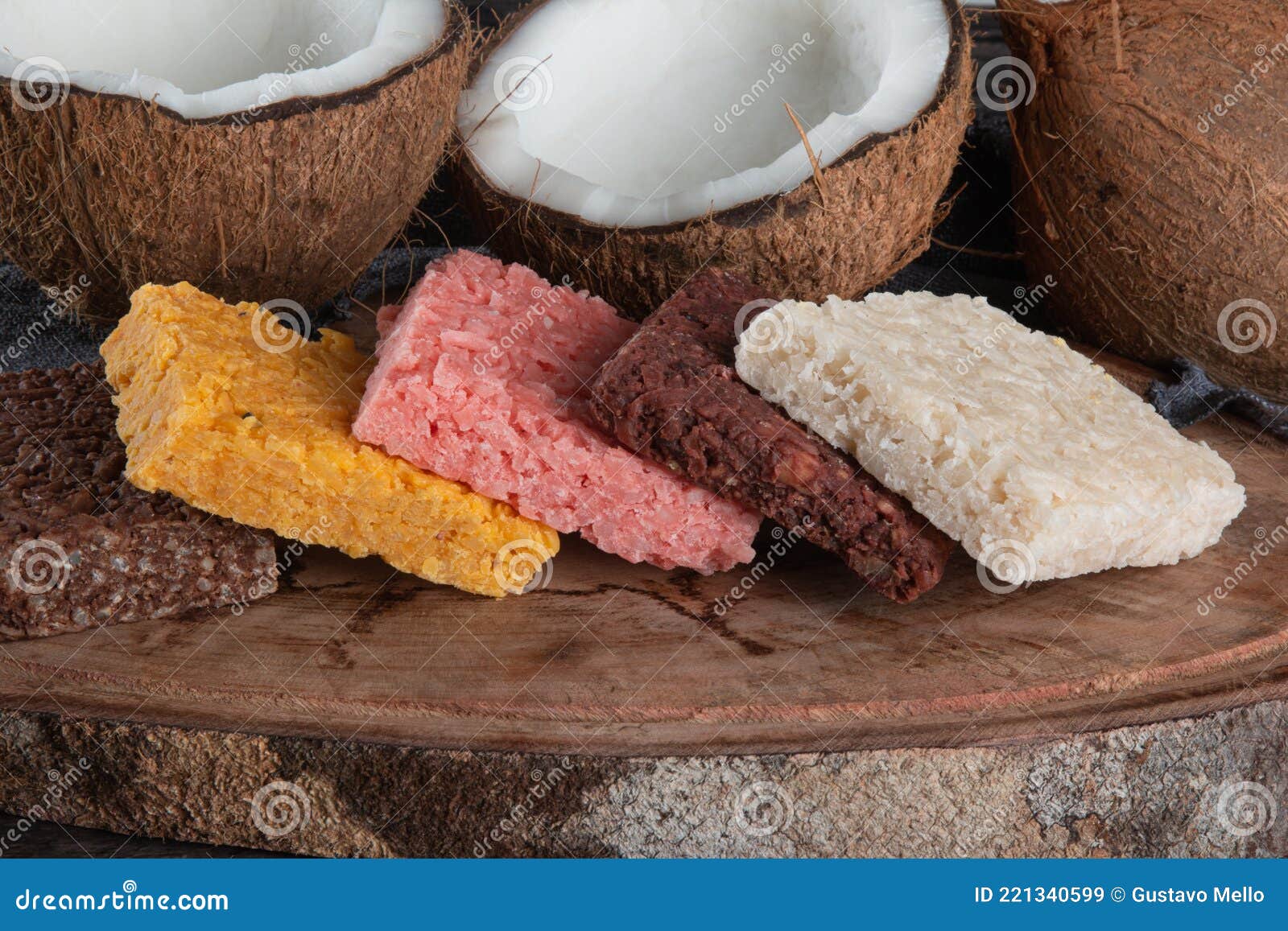 Cocada Coco Doce Brasileiro Em Madeira Russa Imagem de Stock - Imagem ...