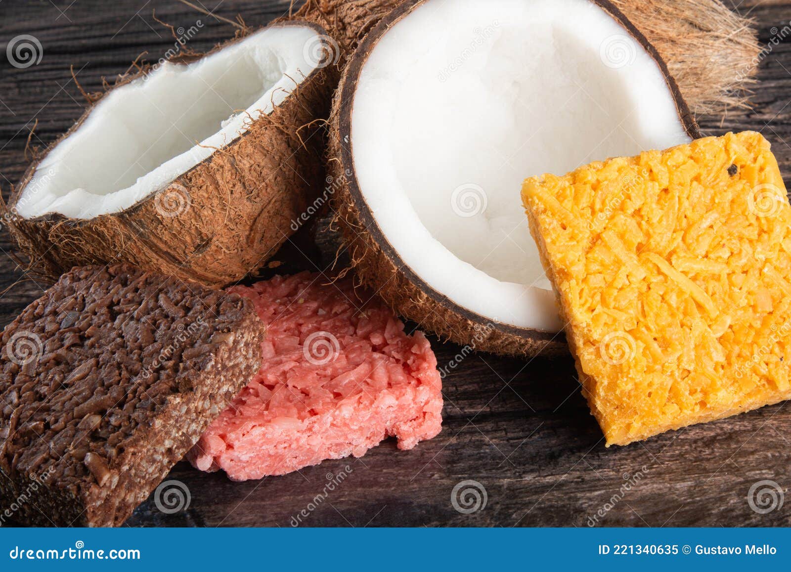 Cocada Coco Doce Brasileiro Em Madeira Russa Imagem de Stock - Imagem ...