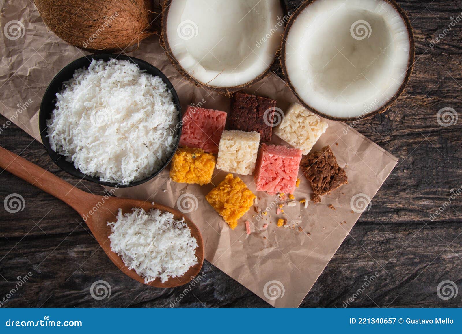 Cocada Coco Doce Brasileiro Em Madeira Russa Imagem de Stock - Imagem ...