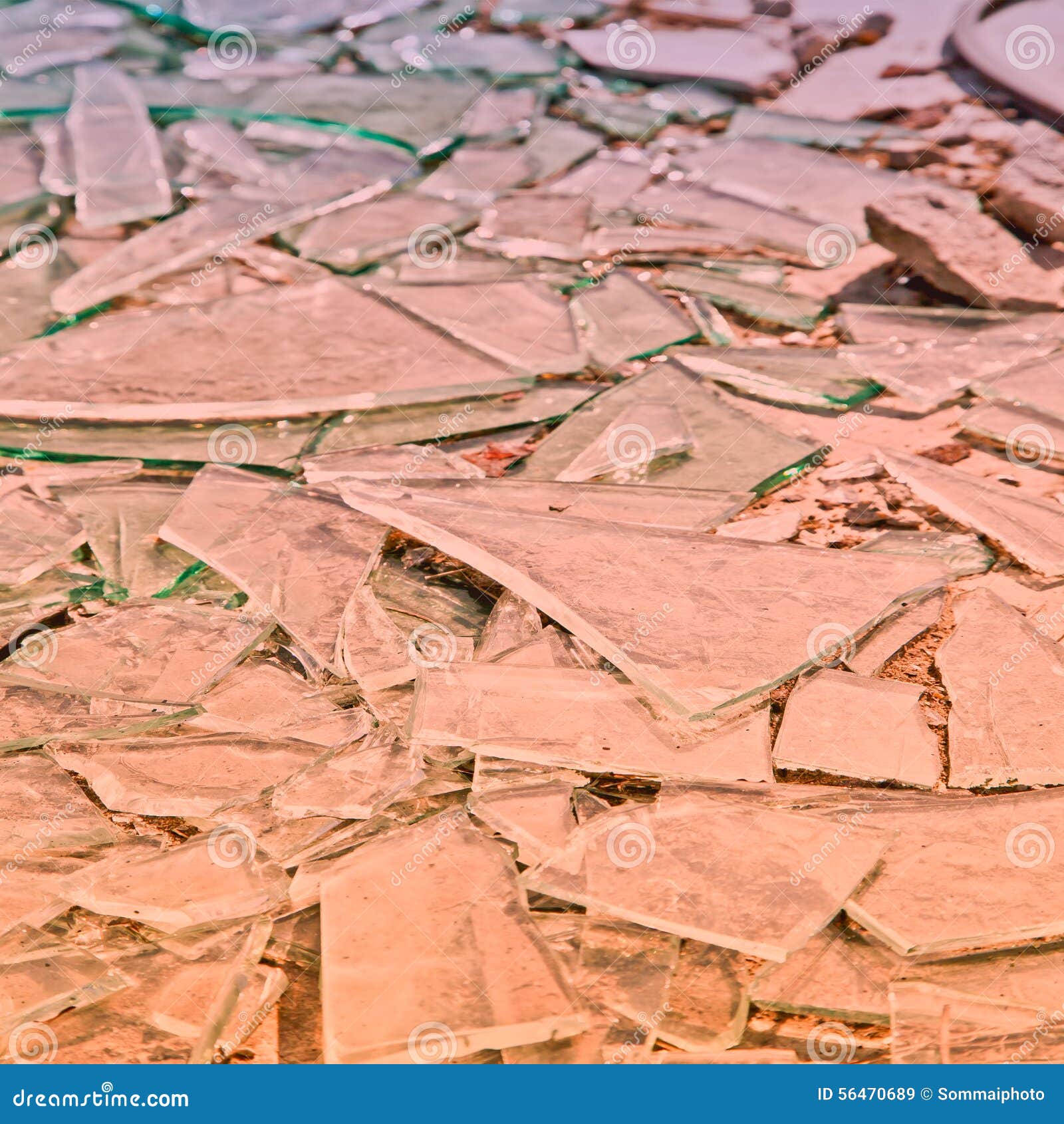 Cocci Di Vetro Rotti Dello Specchio Immagine Stock - Immagine di ...