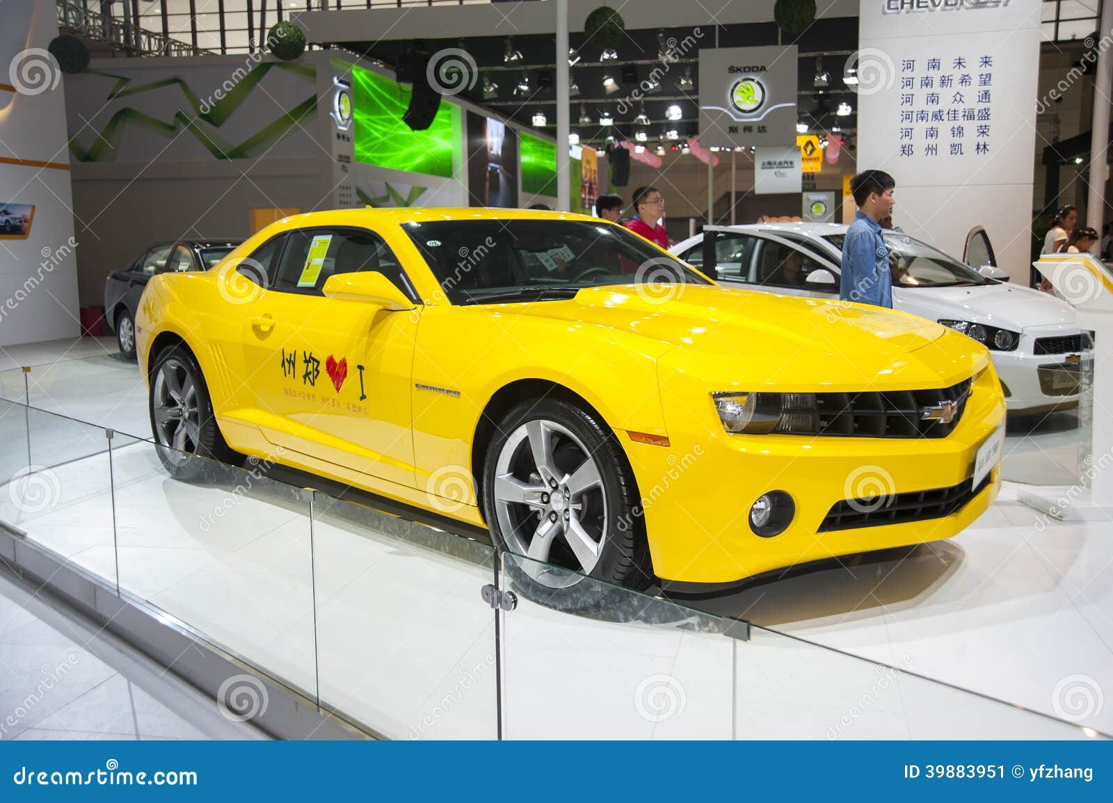 Coche Amarillo De Chevrolet Camaro Foto editorial - Imagen de nuevo ...